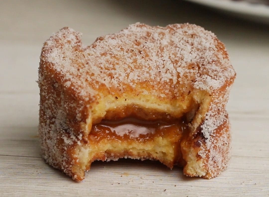 Rabanadas recheadas com leite ninho e doce de leite, receita completa